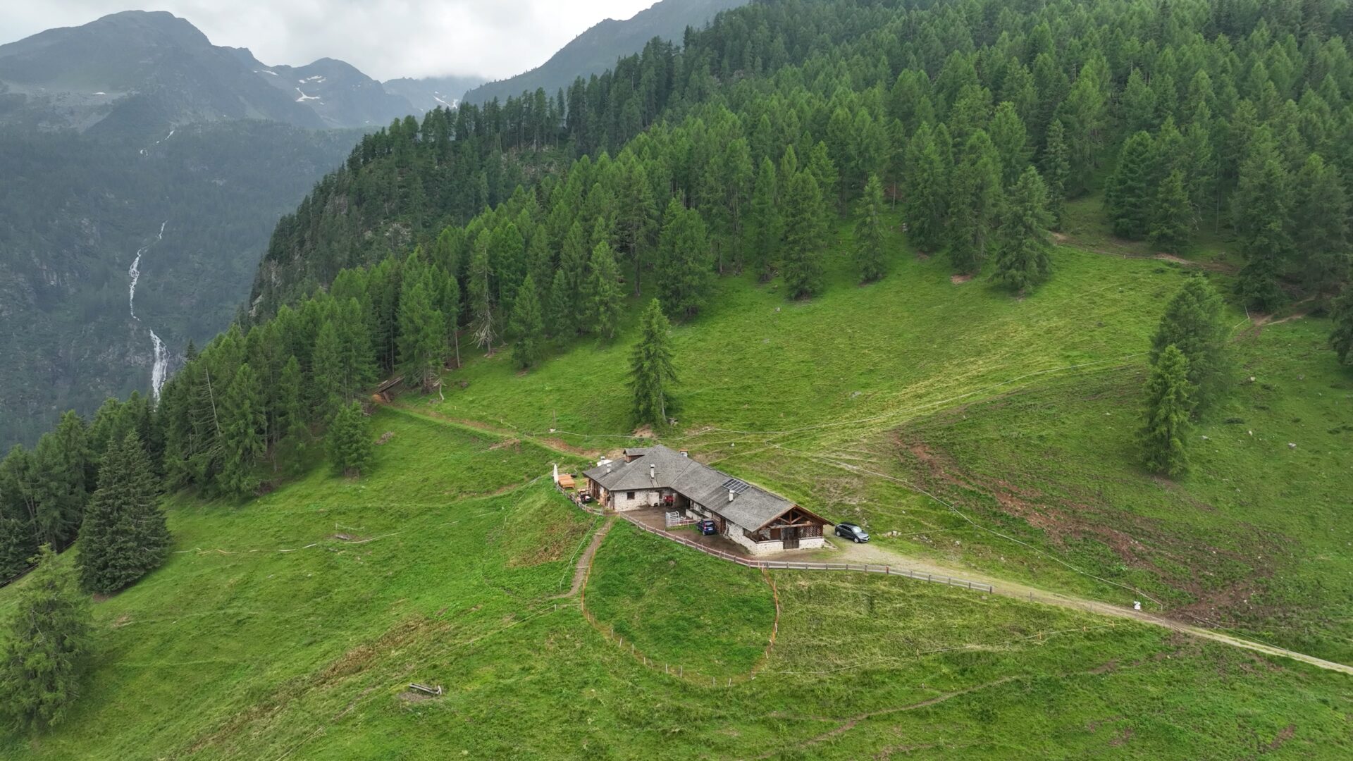 Vivere in malga a 1700 metri di altitudine: la storia di Marco e ...