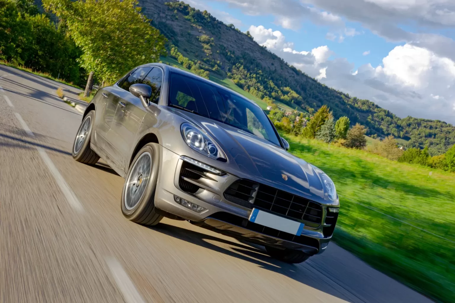 Noleggiare una Porsche Macan: una scelta non solo di stile, ma anche sostenibile - E-cology.it